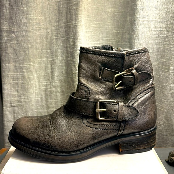 Steve Madden | Shoes | Steve Madden Vintage Buckle Boots Size 7 | Poshmark